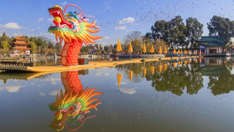 Kunming’s Lantern Spectacle: Dragons, Goddesses, and Fish Light Up ...