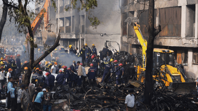 Boeing Shares Drop 8% After Fatal Dreamliner Crash in India - News for ...