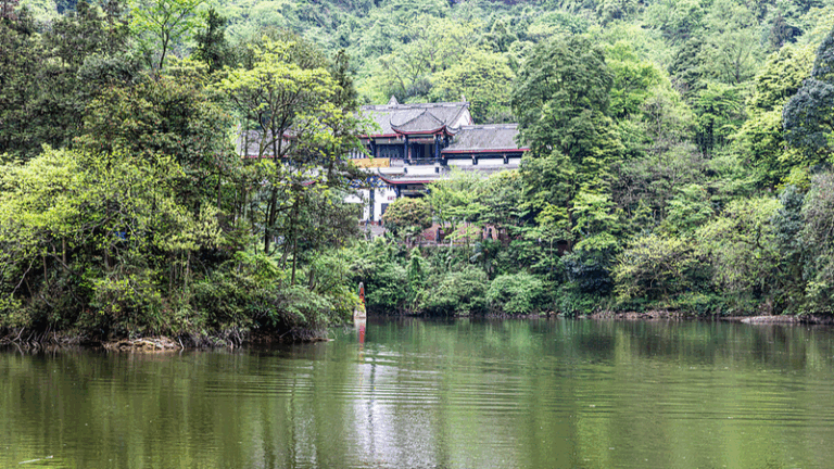 Discover the Tranquility of Yuecheng Lake at Mount Qingcheng - News for ...