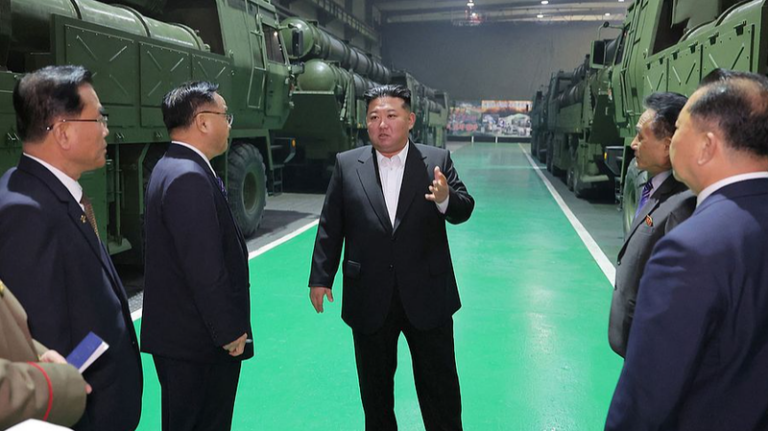 Kim Jong Un Unveils DPRK’s New Multiple-Rocket System - News for amigos ...
